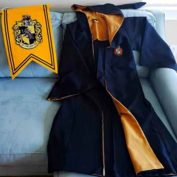 Warner Bros. | Jackets & Coats | Authentic Harry Potter Hufflepuff Robe ...
